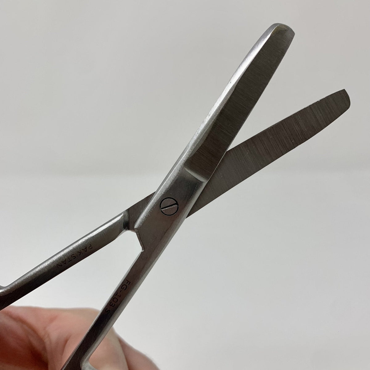 Sterile Disposable Dressing Scissors 5.5 Inch Curved Blade Latex Free ...